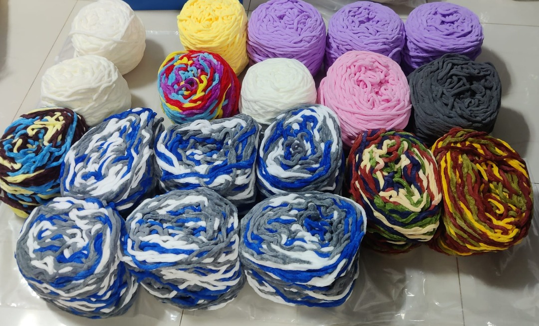 4mm Plush Yarn, Hobbies & Toys, Stationery & Craft, Craft Supplies ...