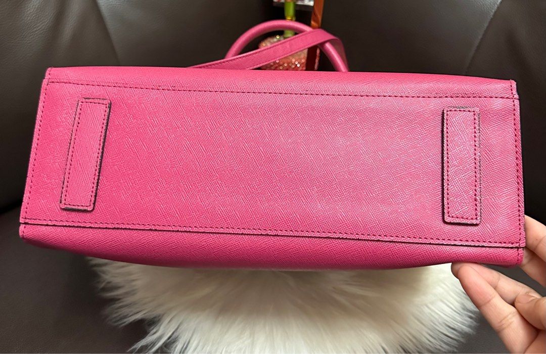 Authentic Vincis Bench, Luxury, Bags & Wallets on Carousell