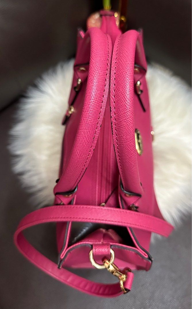 Authentic Vincis Bench, Luxury, Bags & Wallets on Carousell