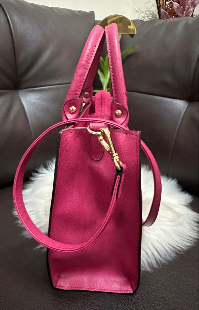 Authentic Vincis Bench, Luxury, Bags & Wallets on Carousell