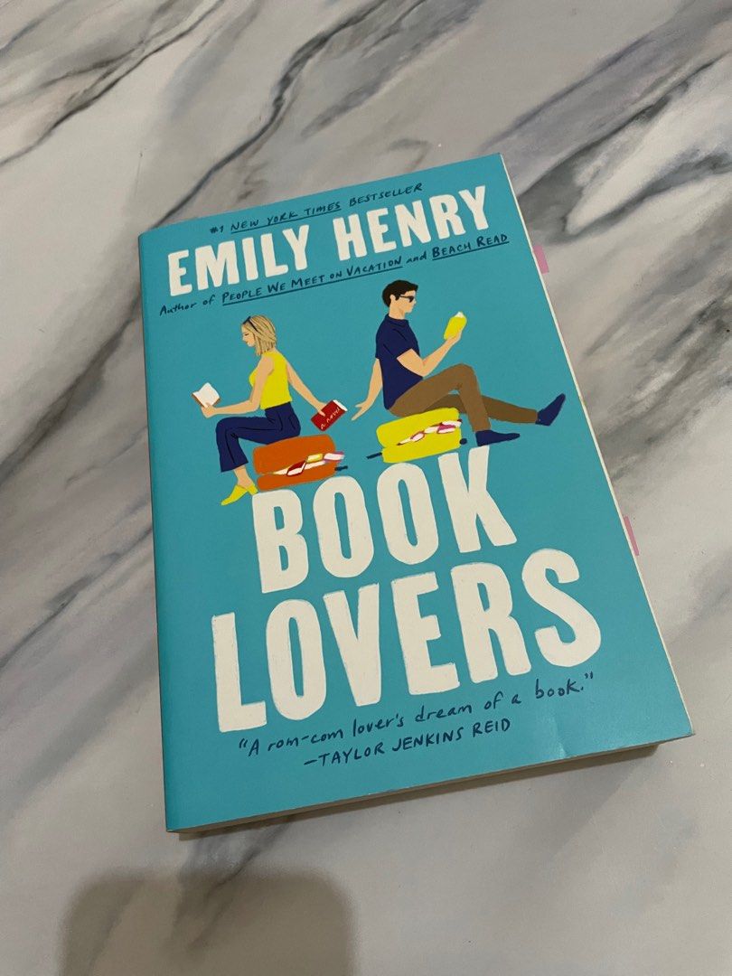 Book lovers Emily Henry, Buku & Alat Tulis, Buku di Carousell
