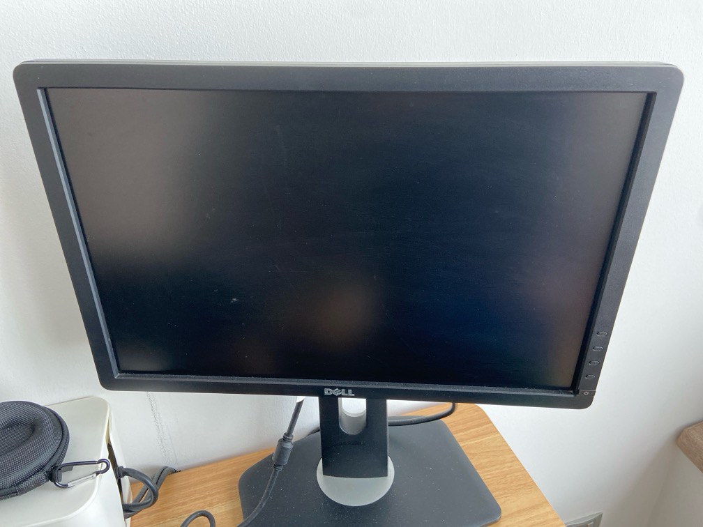 Dell 19 inch monitor, Computers & Tech, Desktops on Carousell