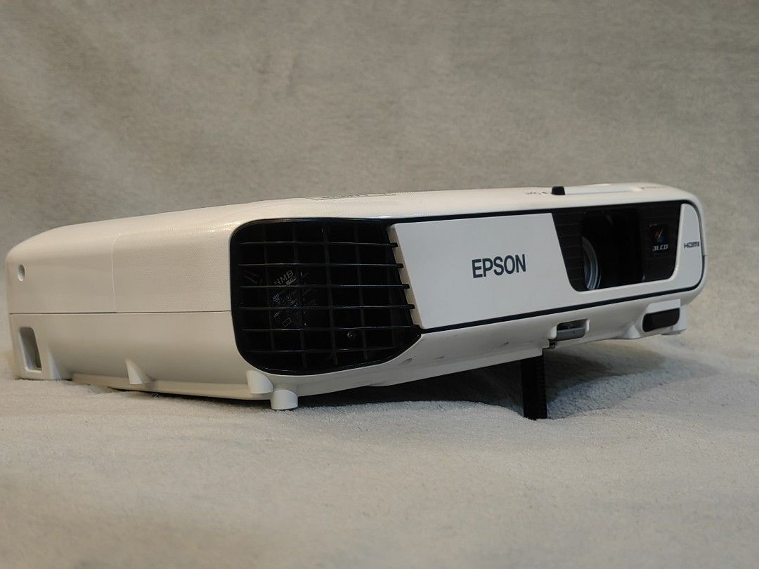 Epson EB-S31 Projector 3200 lumens, TV & Home Appliances, TV ...