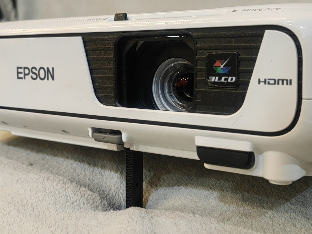 Epson EB-S31 Projector 3200 lumens, TV & Home Appliances, TV ...