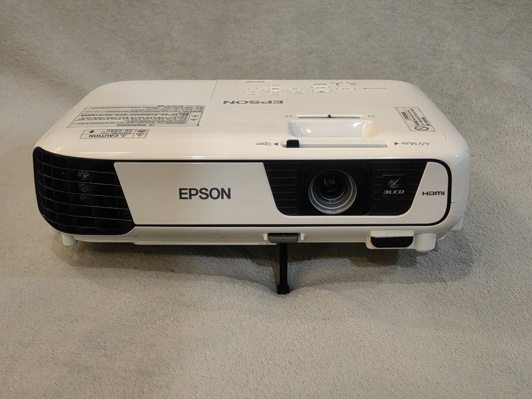 Epson EB-S31 Projector 3200 lumens, TV & Home Appliances, TV ...