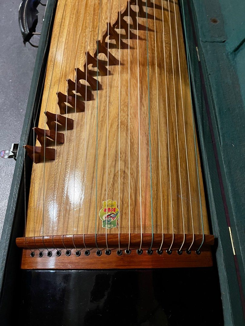 Guzheng (18 strings), Hobbies & Toys, Music & Media, Musical ...