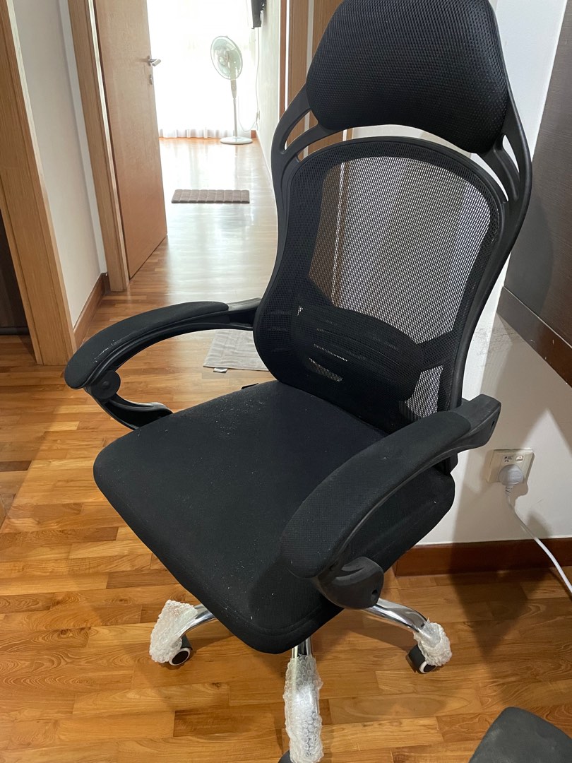 Homez ergonomic office chair, Furniture & Home Living, Furniture ...