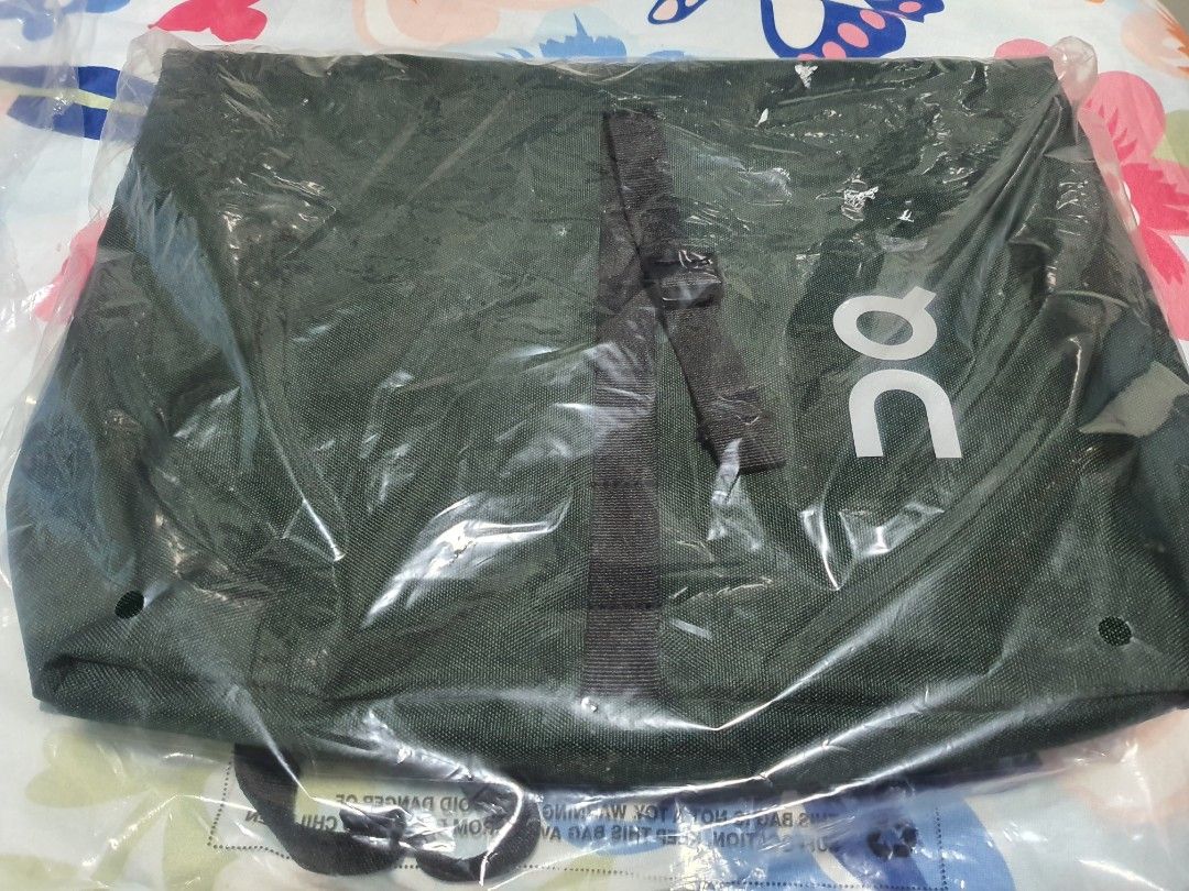 On Cloud Running Ambassador Backpack, Men's Fashion, Bags, Backpacks on ...