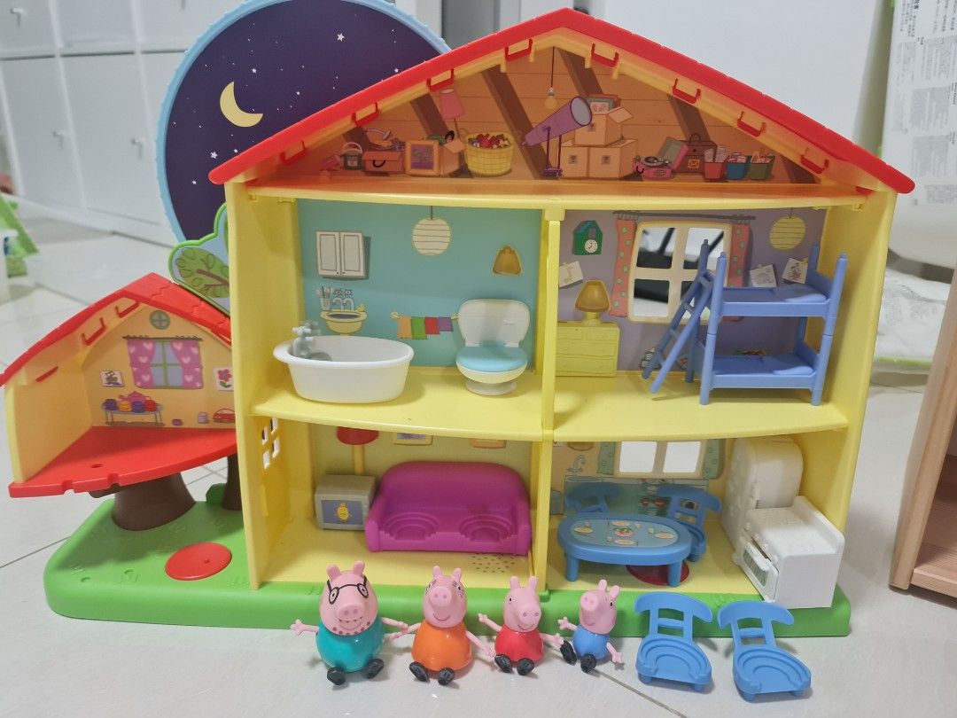 Peppa pig house with peppa family figures, Hobbies & Toys, Toys & Games ...