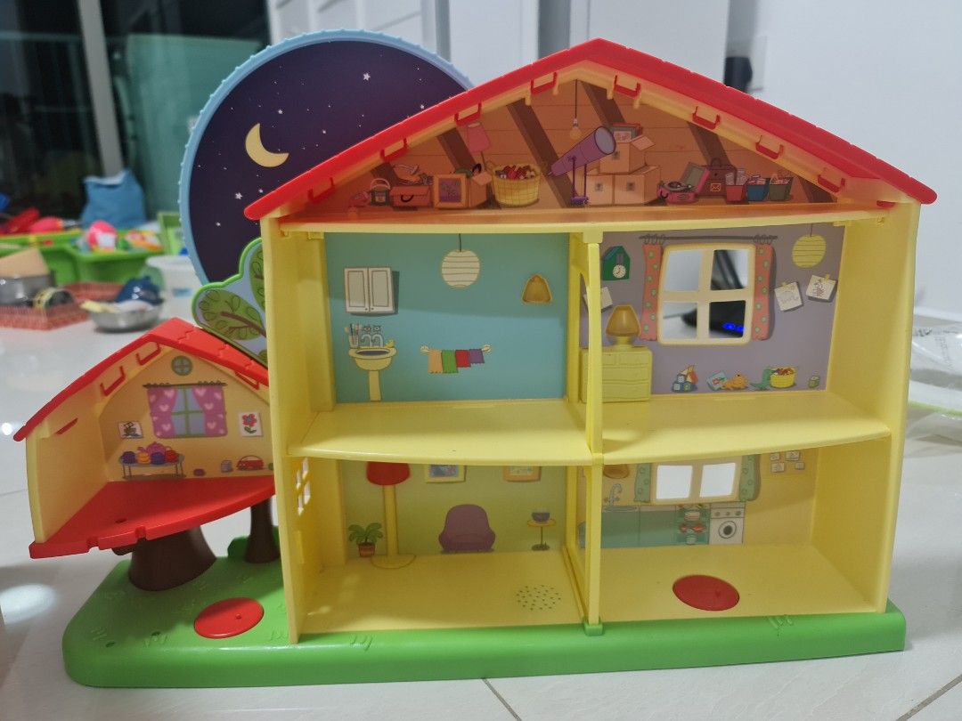 Peppa pig house with peppa family figures, Hobbies & Toys, Toys & Games ...