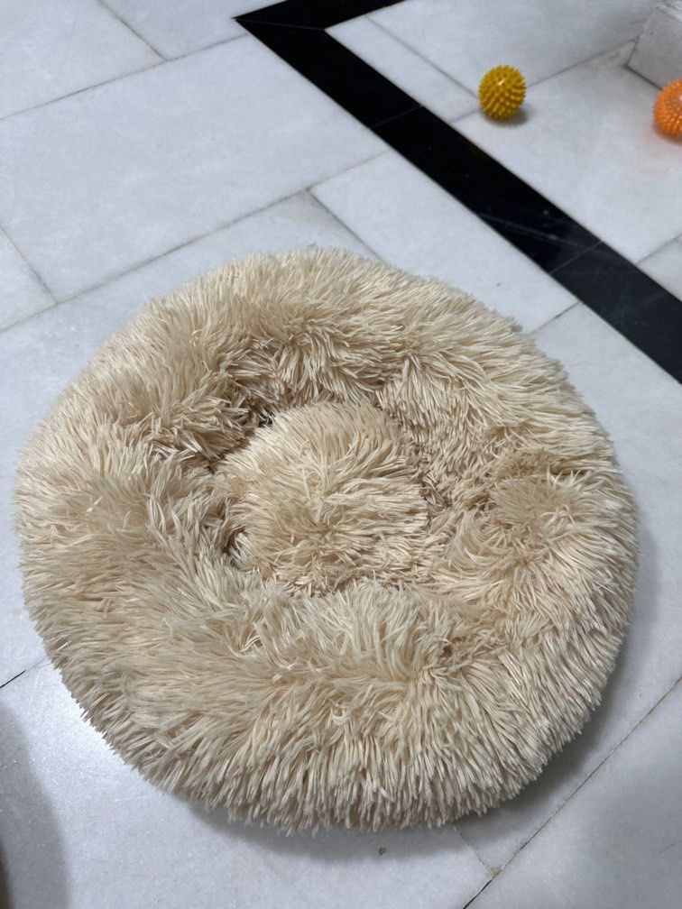 Pet fluffy bed, Pet Supplies, Homes & Other Pet Accessories on Carousell