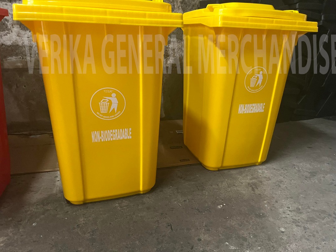 Rolling Trash Bins, Furniture & Home Living, Cleaning & Homecare ...