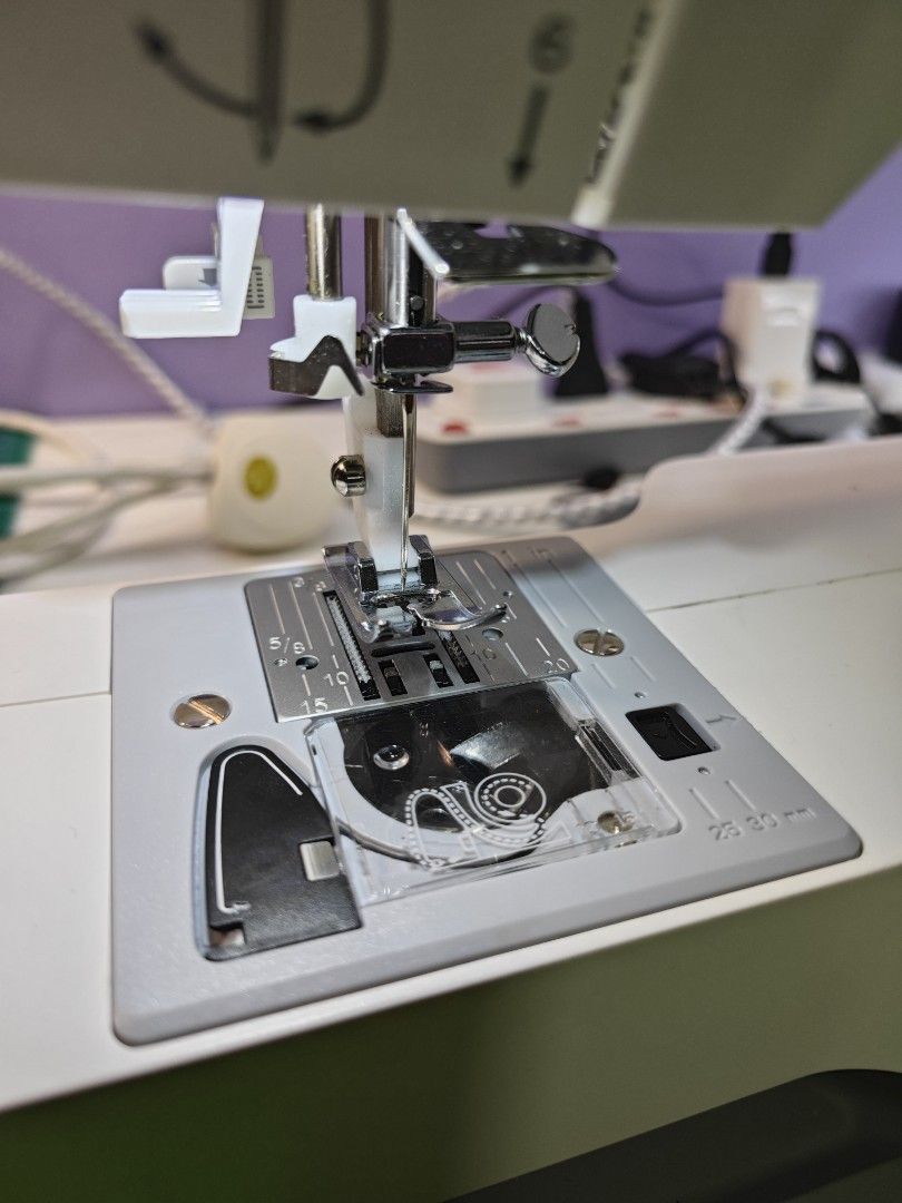 Singer Fashion Mate 3342 sewing machine, TV & Home Appliances, Other ...