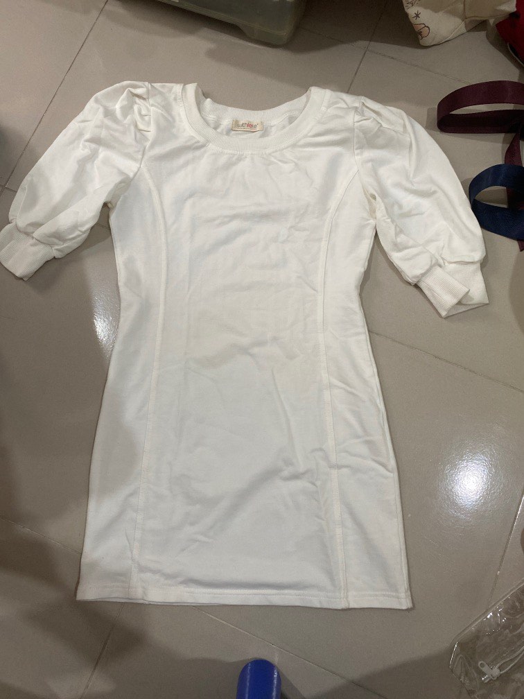 Terusan putih bw, Fesyen Wanita, Pakaian Wanita, Gaun & Rok di Carousell