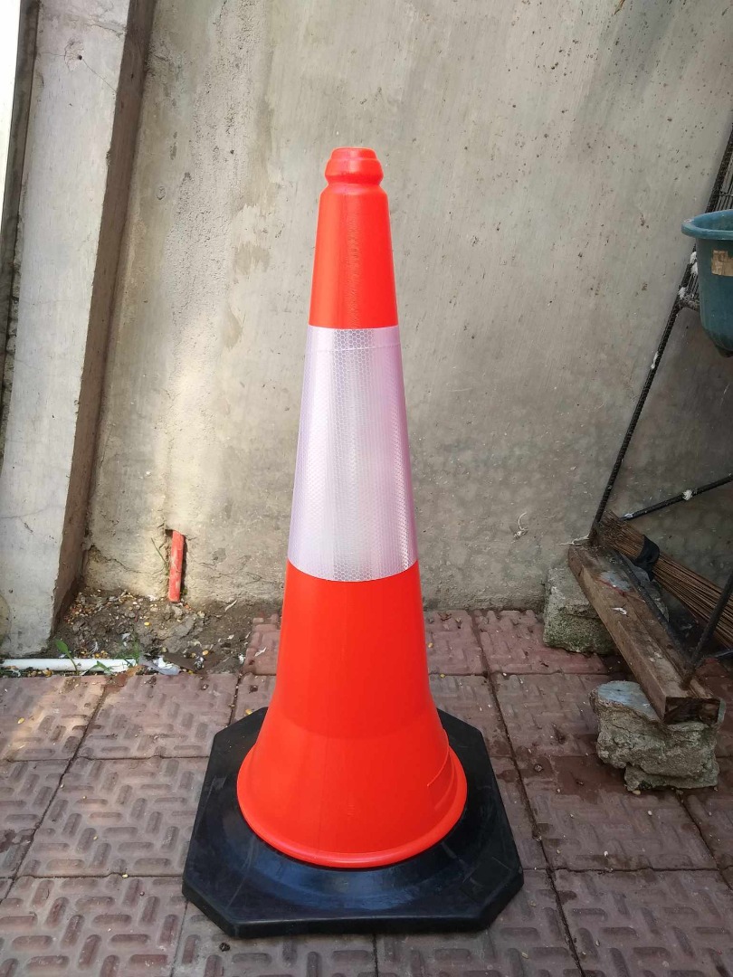 Traffic cone 30 inches, Commercial & Industrial, Construction ...