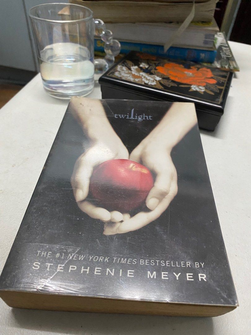 Twilight by Stephenie Meyer, Hobbies & Toys, Books & Magazines, Fiction ...