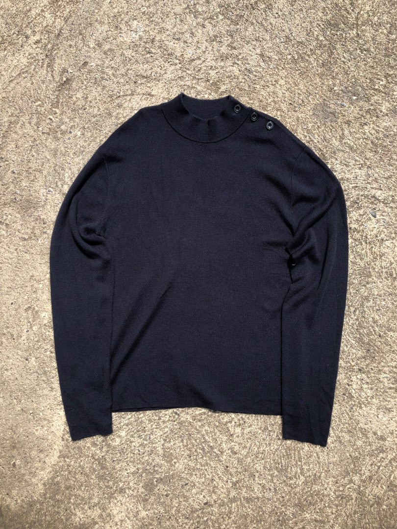 UNIQLO Knit Sweater, Men's Fashion, Tops & Sets, Formal Shirts on Carousell