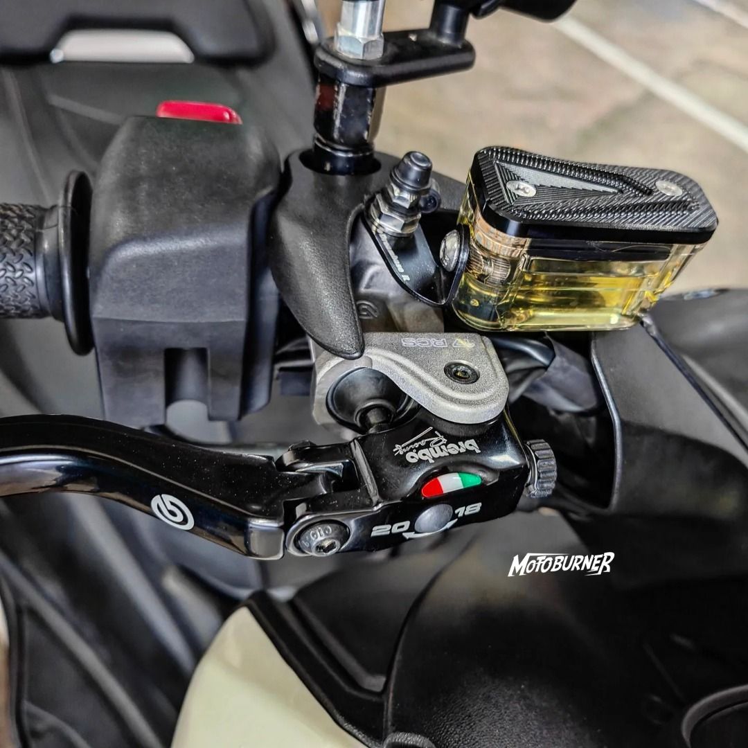 Yamaha Xmax Brembo reservoir intergrated Nmax, Motorcycles, Motorcycle ...