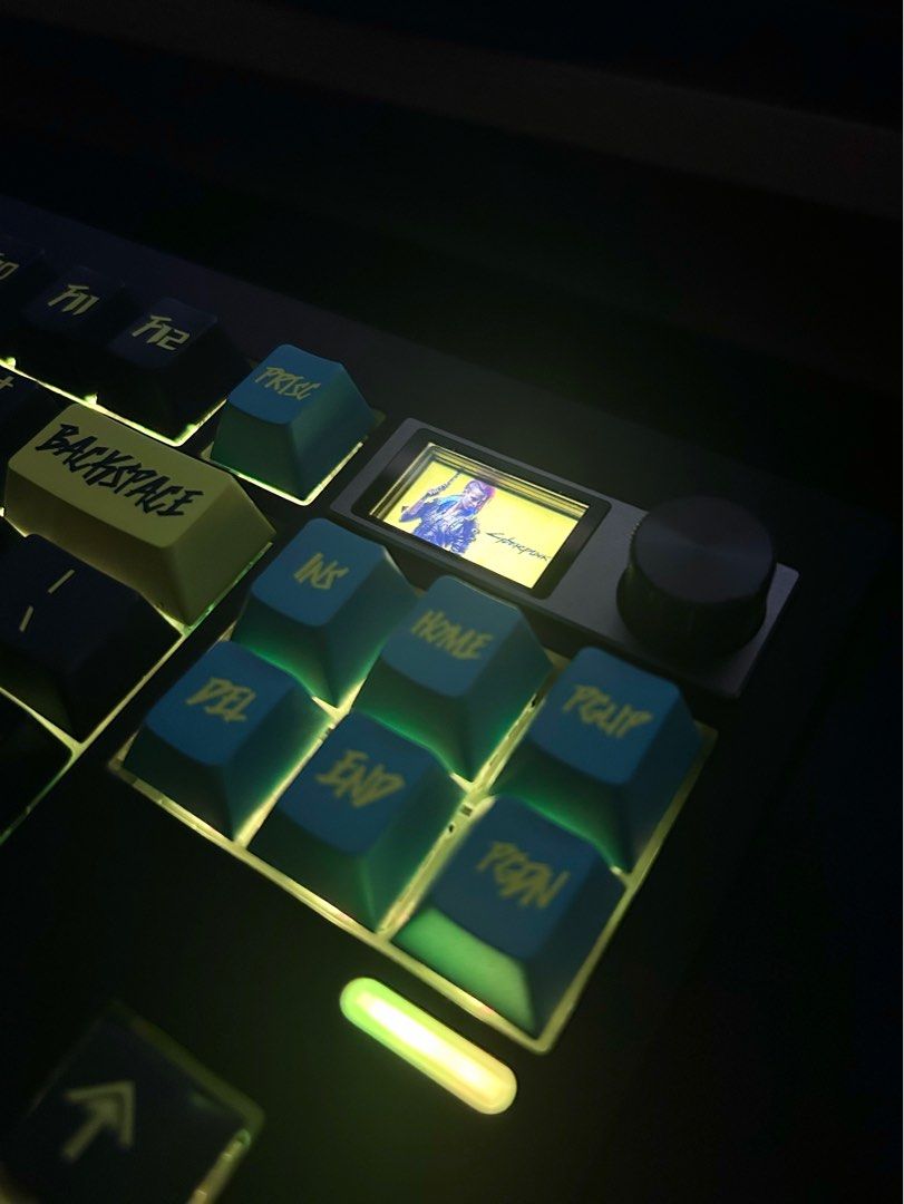 87% Custom Mechanical Keyboard - LED screen + Knob (Cyberpunk keycaps ...