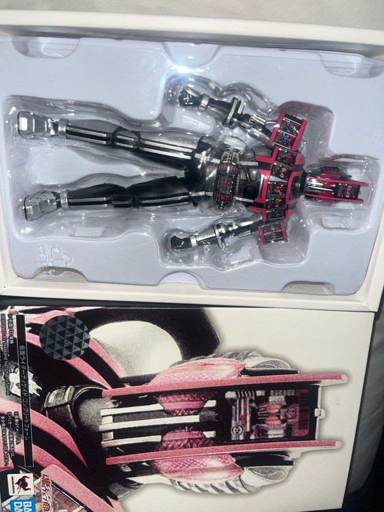 二手9成新 SHF Kamen Rider Decade Complete Form 帝騎 完全形態 S.H.Figuarts 真骨雕, 興趣 ...