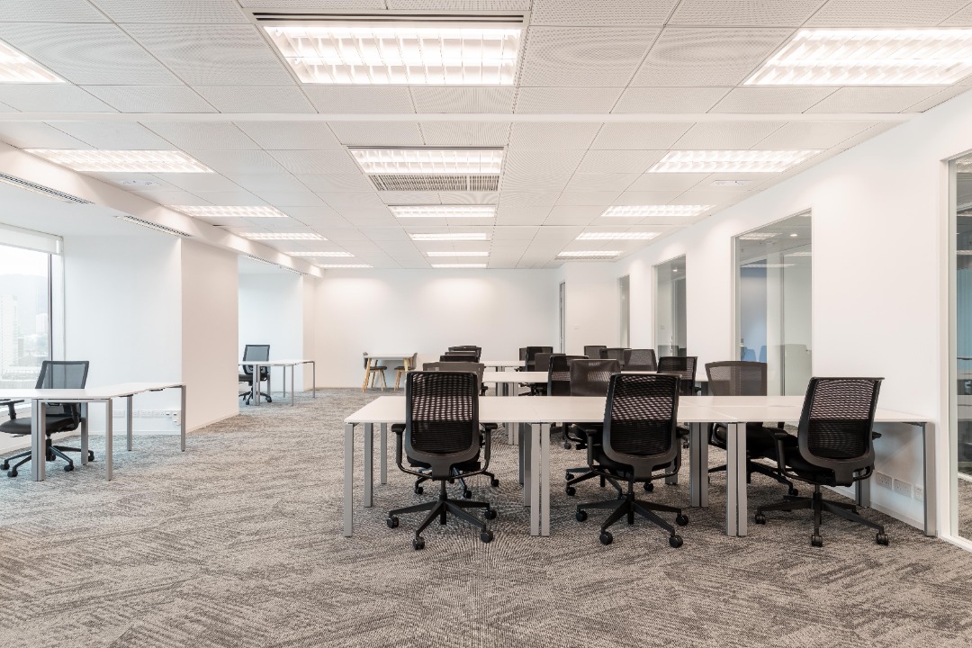 在 Regus 中環廣場 尋找適合5人使用的全方位服務辦公空間, 樓盤, 樓盤出租, 辦公室 - Carousell