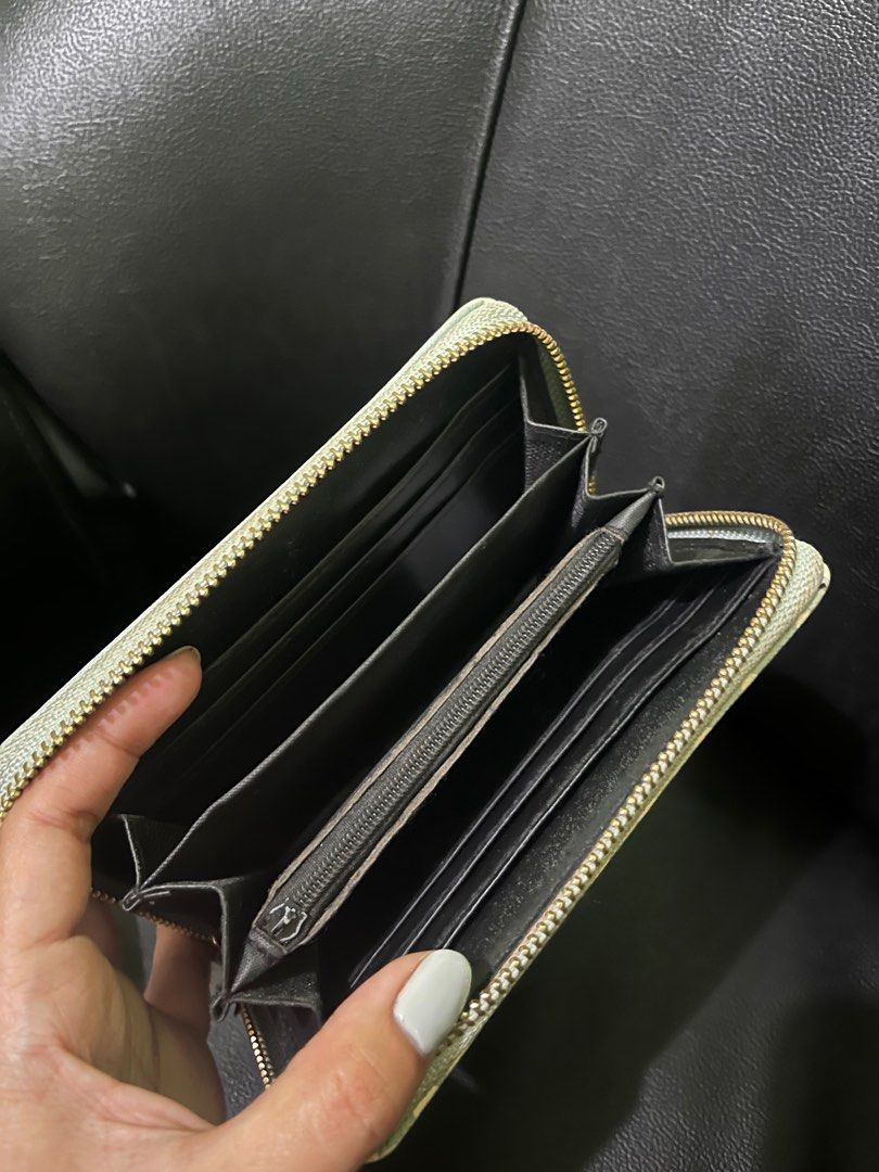 Bench wallet, Women's Fashion, Bags & Wallets, Wallets & Card holders ...