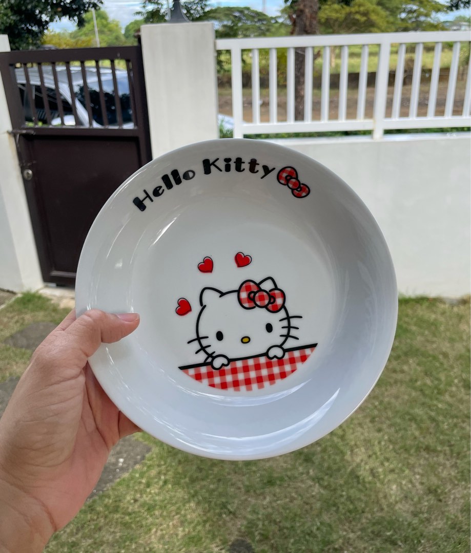 Brandnew Sanrio Hello kitty plate, Everything Else, Others on Carousell