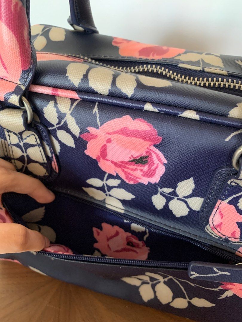 Cath Kidston Mini Box Bag (Rosebud Navy), Women's Fashion, Bags ...