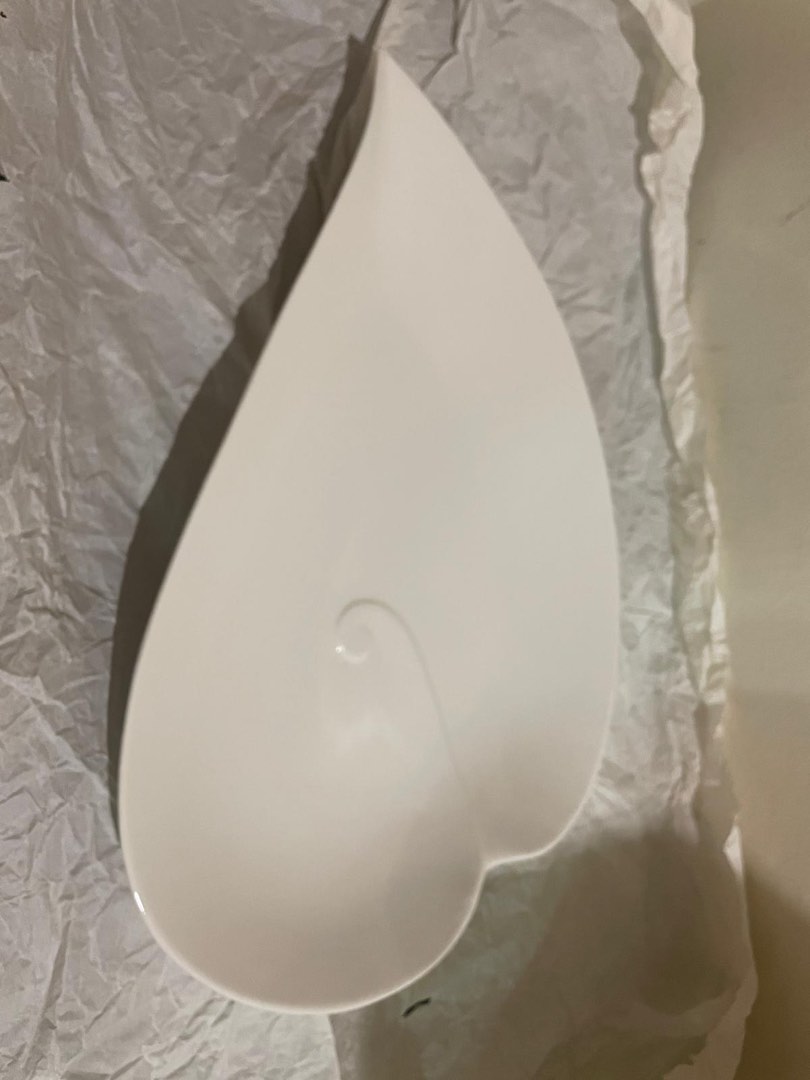 Cerabon Leaf Plate, Furniture & Home Living, Kitchenware & Tableware ...