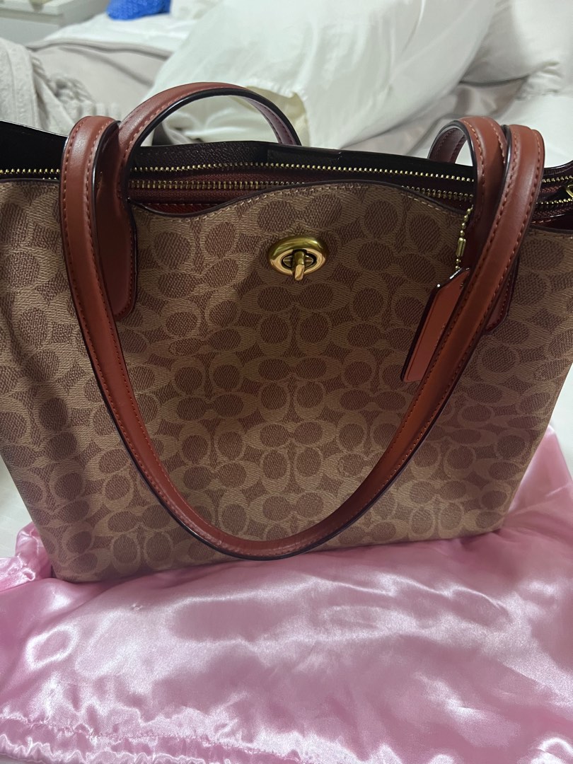 Coach (vietnam), Women's Fashion, Bags & Wallets, Tote Bags on Carousell