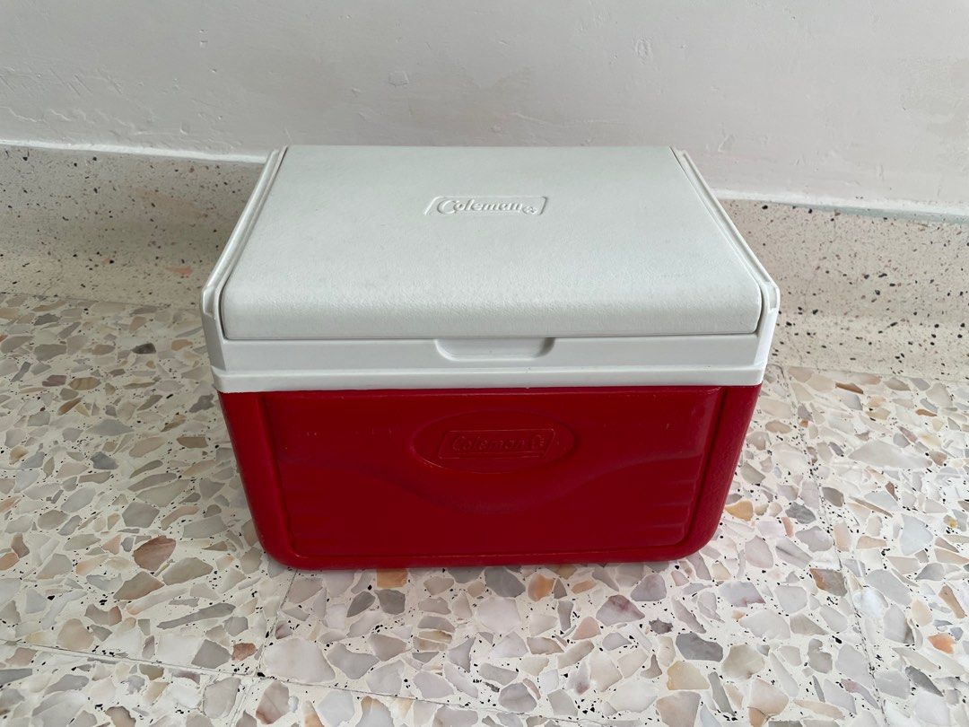 Coleman Cooler box, Sports Equipment, Hiking & Camping on Carousell