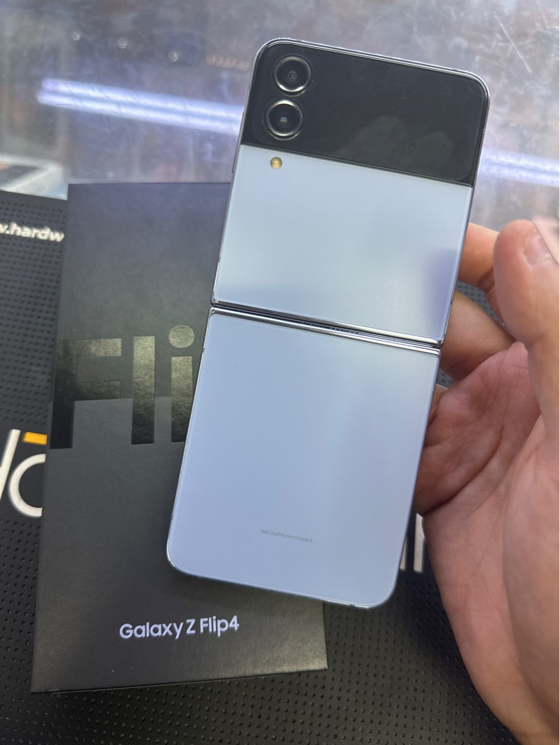 Galaxy Z Flip 4 Blue 256GB, Mobile Phones & Gadgets, Mobile Phones ...