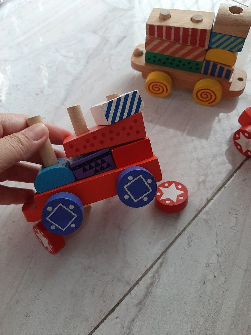 Kereta api kayu, Toys & Collectibles, Mainan di Carousell