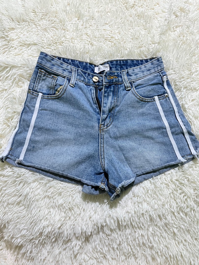 Maong shorts, Women's Fashion, Bottoms, Shorts on Carousell
