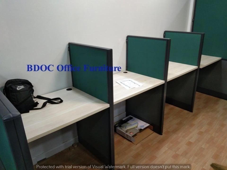 office partition with laminated wood table top / office partition ...