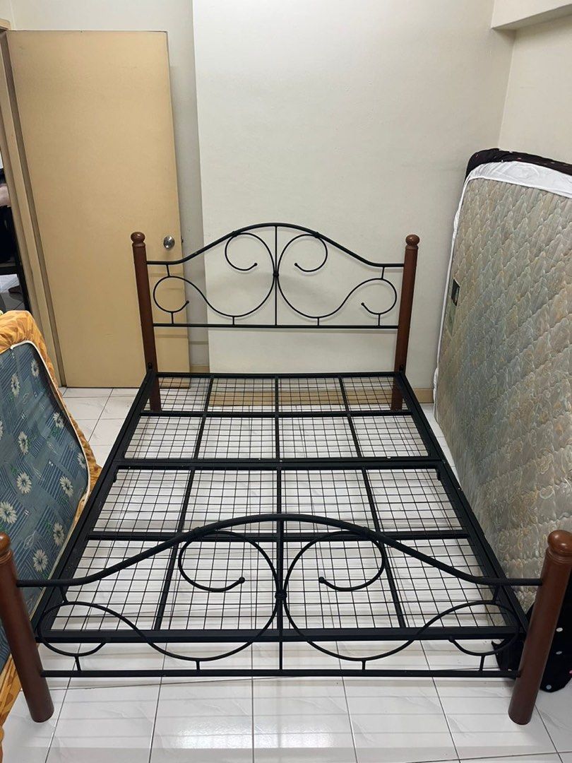 Rangka Katil Besi Dan Kayu Kukuh (Boleh Nego), Furniture & Home Living ...