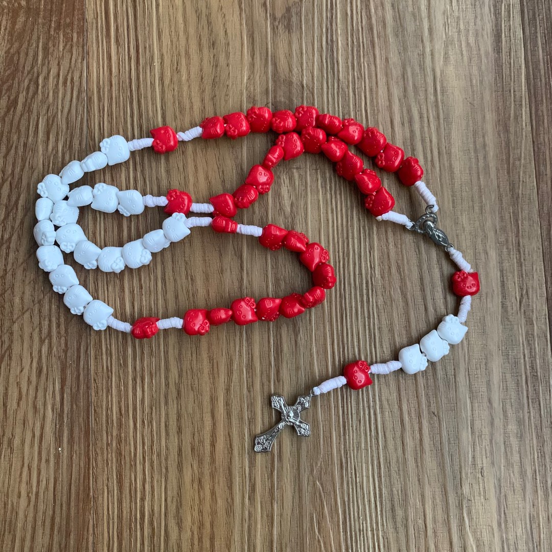 Rosario Hello Kitty Merah Putih, Bayi & Anak, Lainnya di Carousell