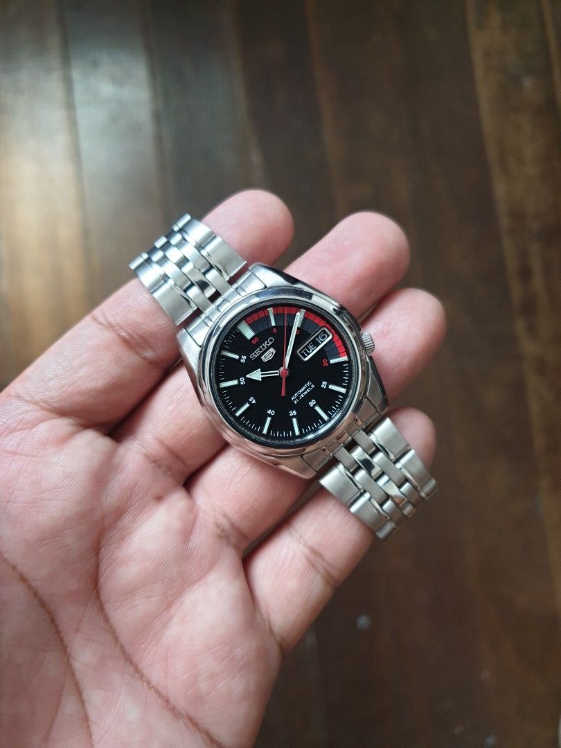 Seiko 5 Racer, Men's Fashion, Watches & Accessories, Watches on Carousell