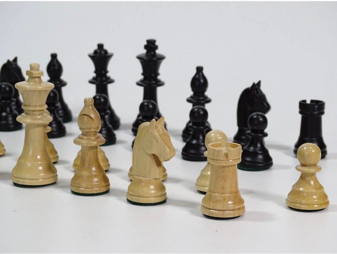 Vintage Huk Swiss Chess Pieces with Storage Box (75mm), Hobbies & Toys ...