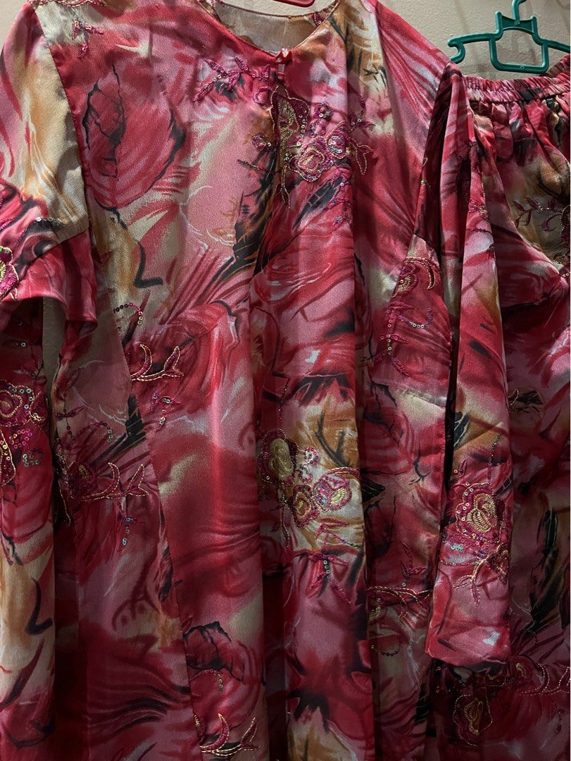 Baju Kurung Merah bercorak, Women's Fashion, Muslimah Fashion, Baju ...