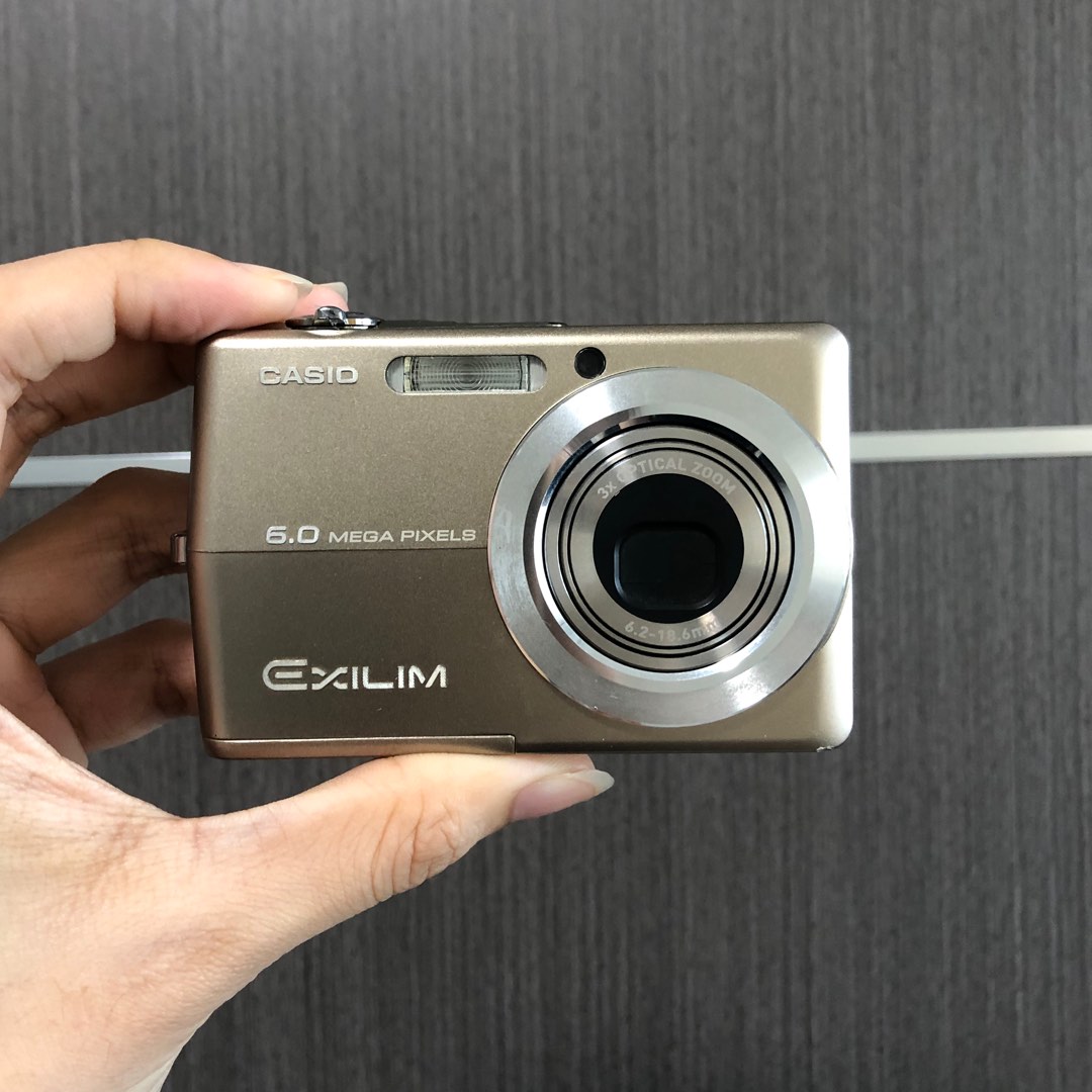 Casio Exilim gold digital camera, Photography, Cameras on Carousell