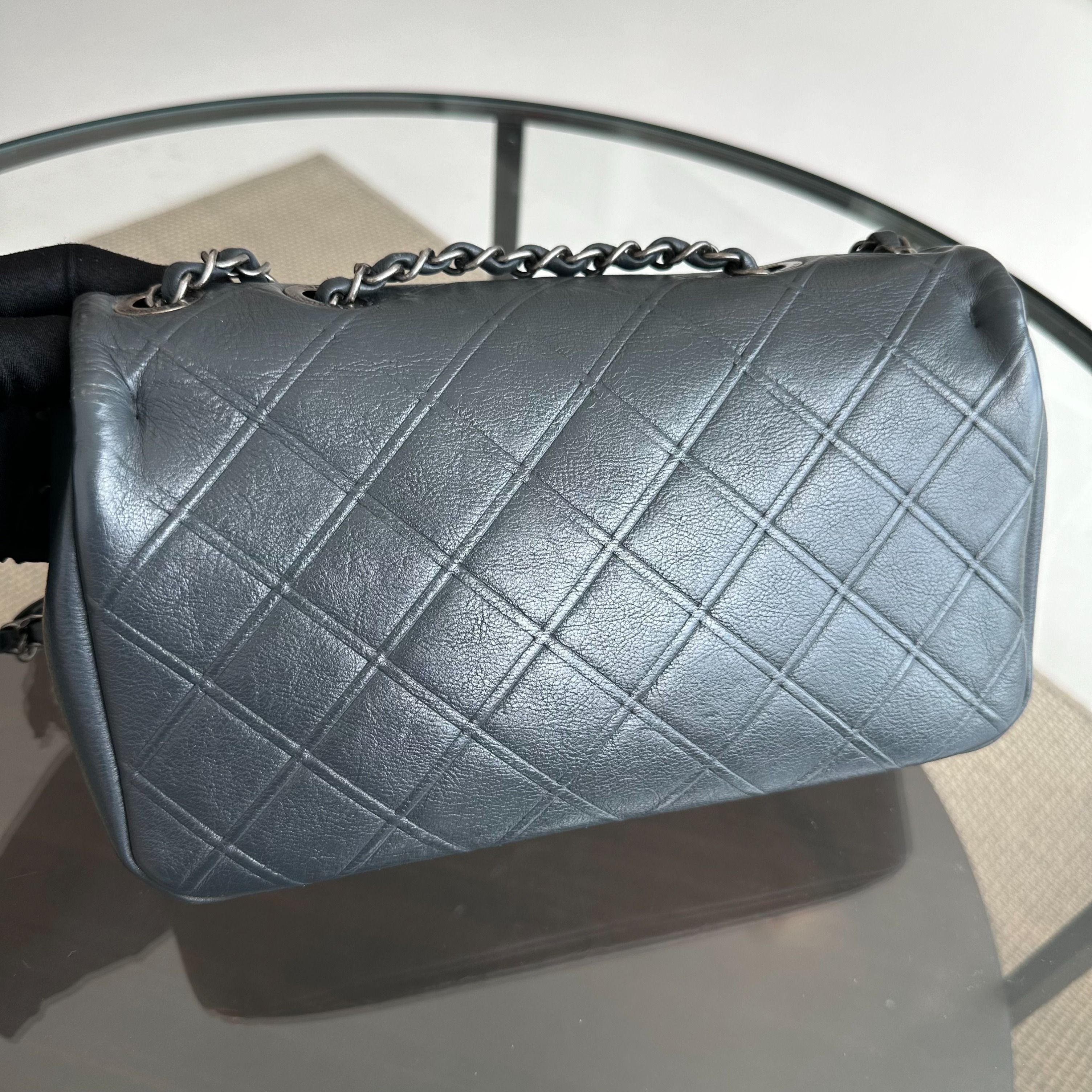 Chanel Calfskin Diamond Embossed New Chic Flap Dark Blue No 18, Luxury ...
