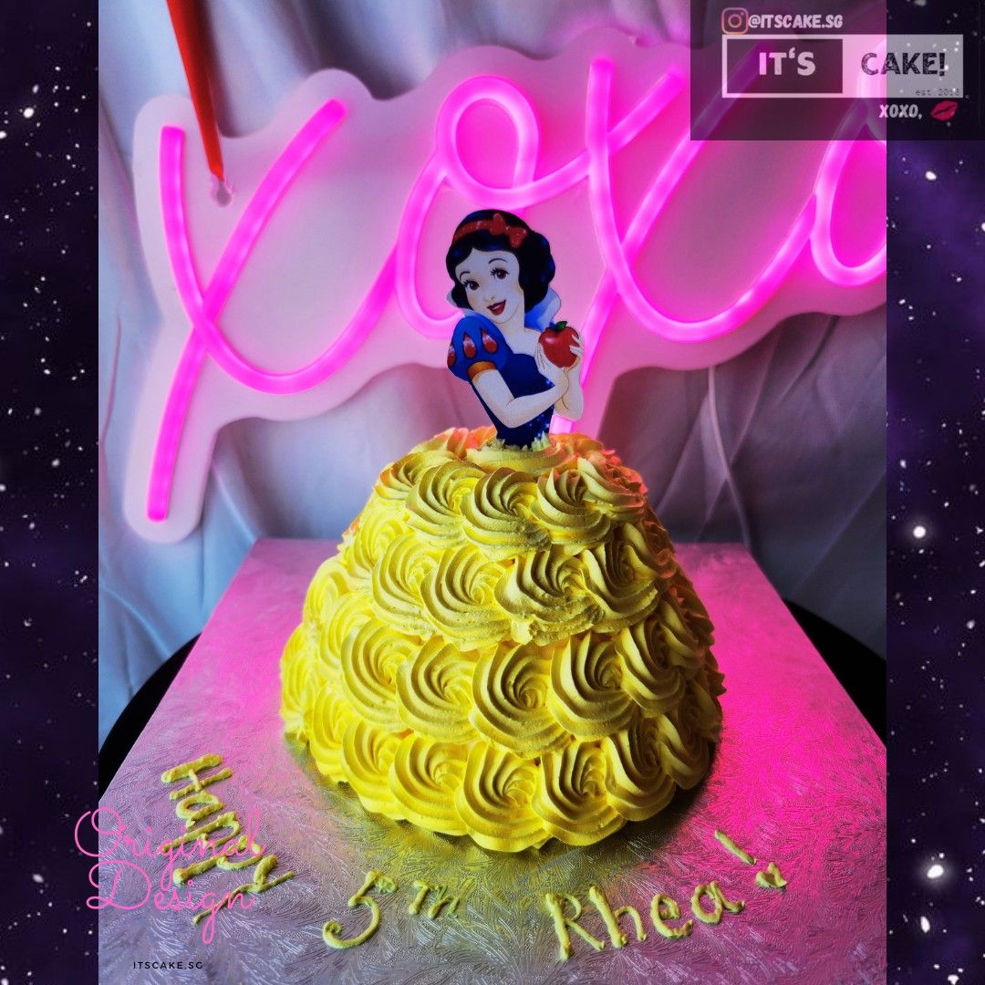Disney Princess Snow White Cake, Food & Drinks, Homemade Bakes on Carousell