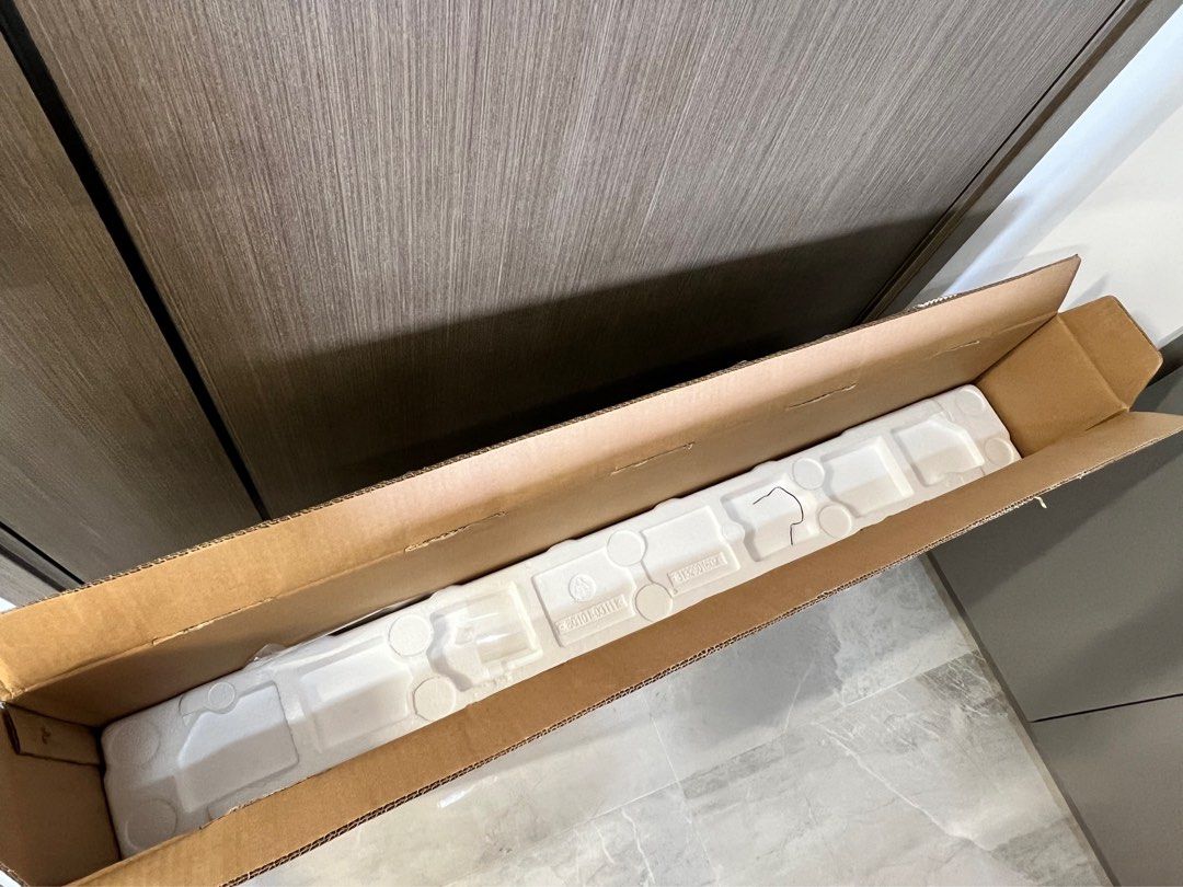[empty tv box with styrofoam (excellent condition)] for 43” inch xiami ...
