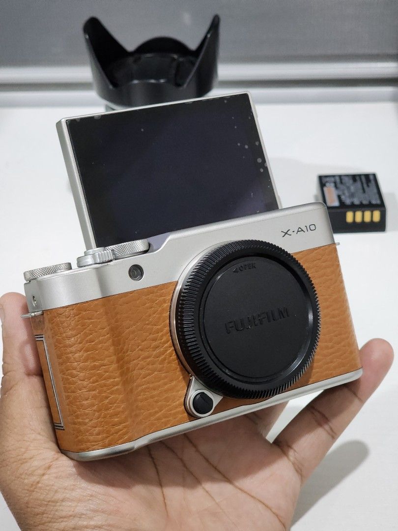 FUJIFILM X-A10 (Flip Screen), Photography, Cameras on Carousell