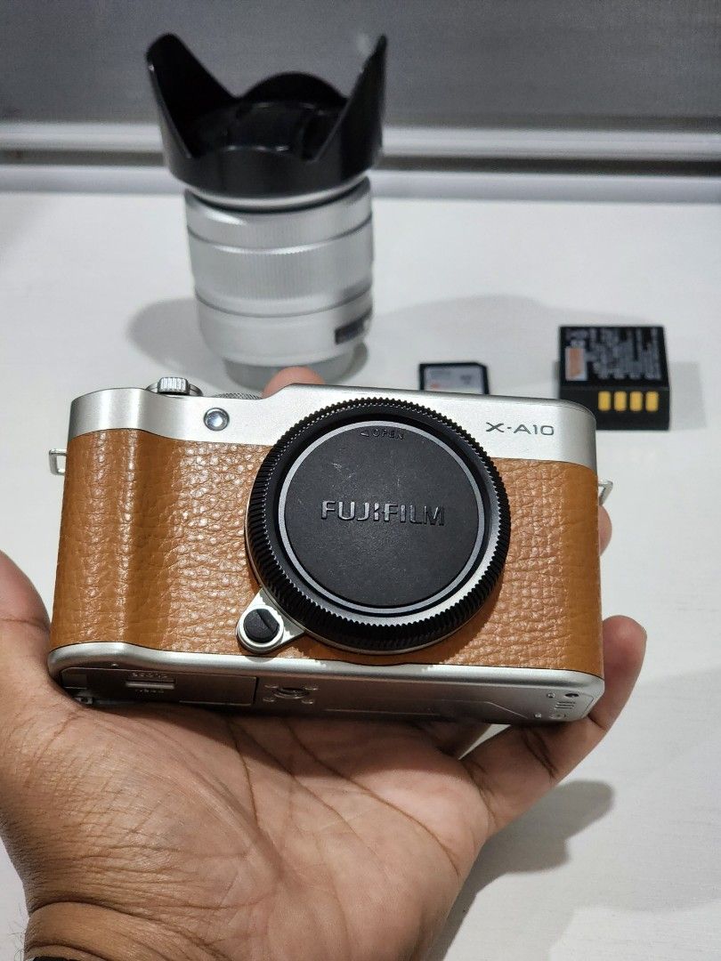 FUJIFILM X-A10 (Flip Screen), Photography, Cameras on Carousell