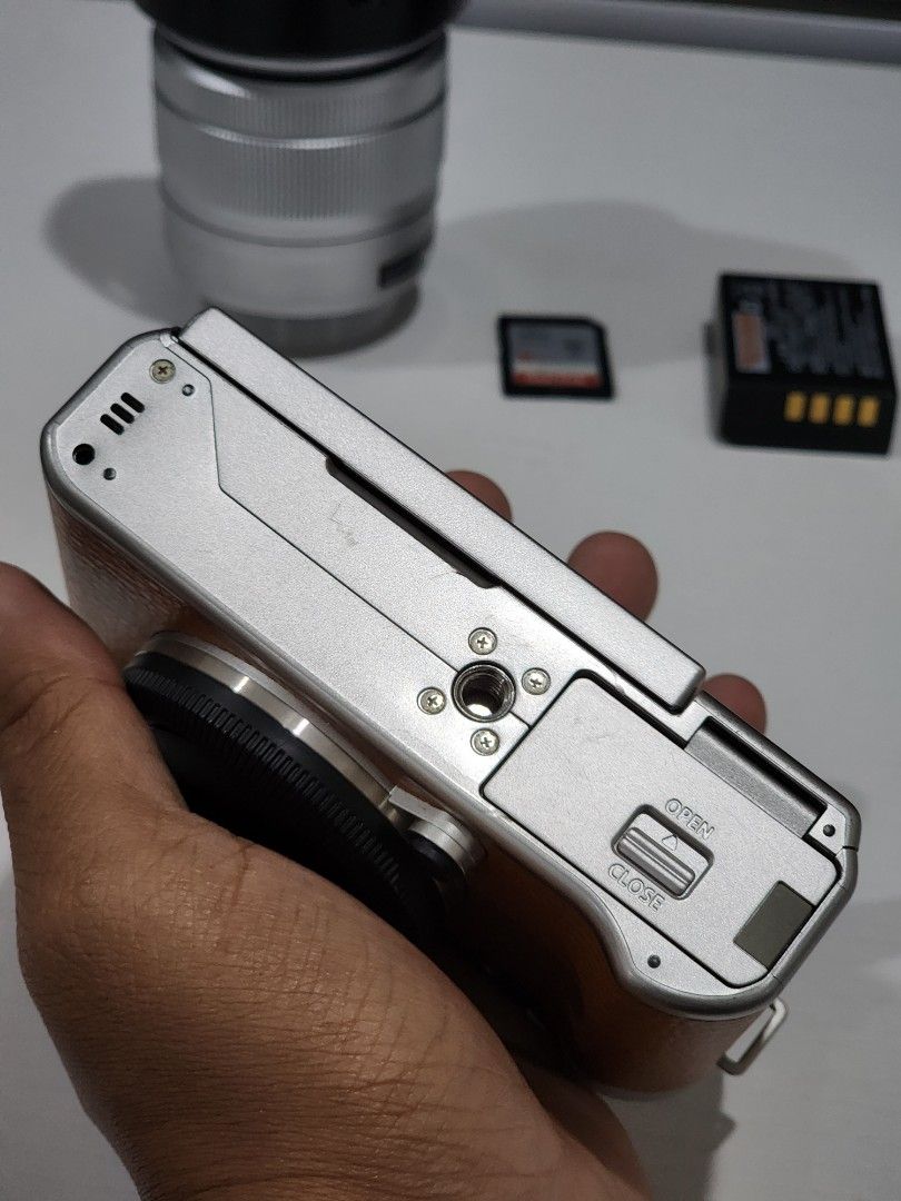 FUJIFILM X-A10 (Flip Screen), Photography, Cameras on Carousell