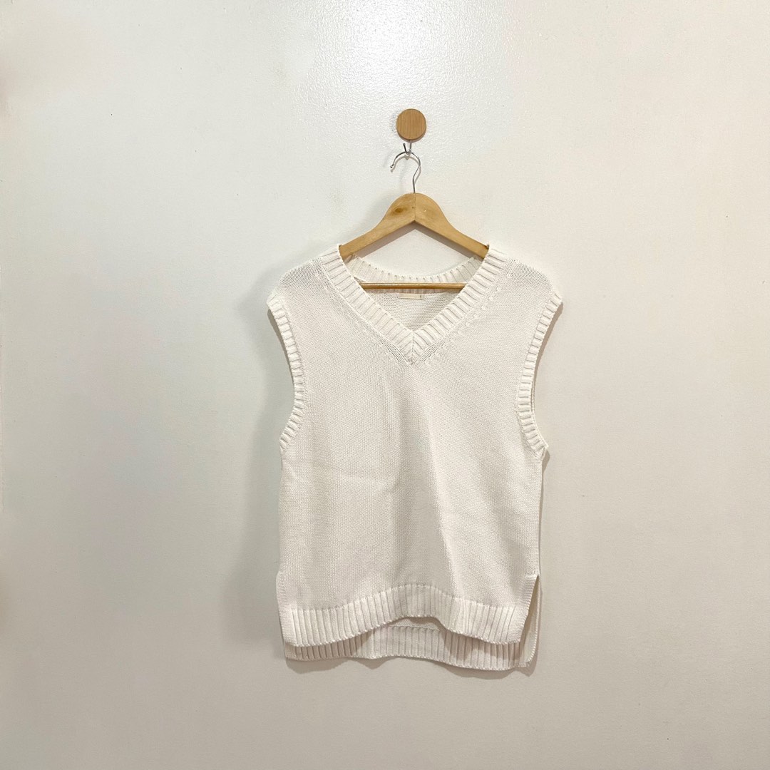 GU White Knitted Vest, Women's Fashion, Tops, Sleeveless on Carousell