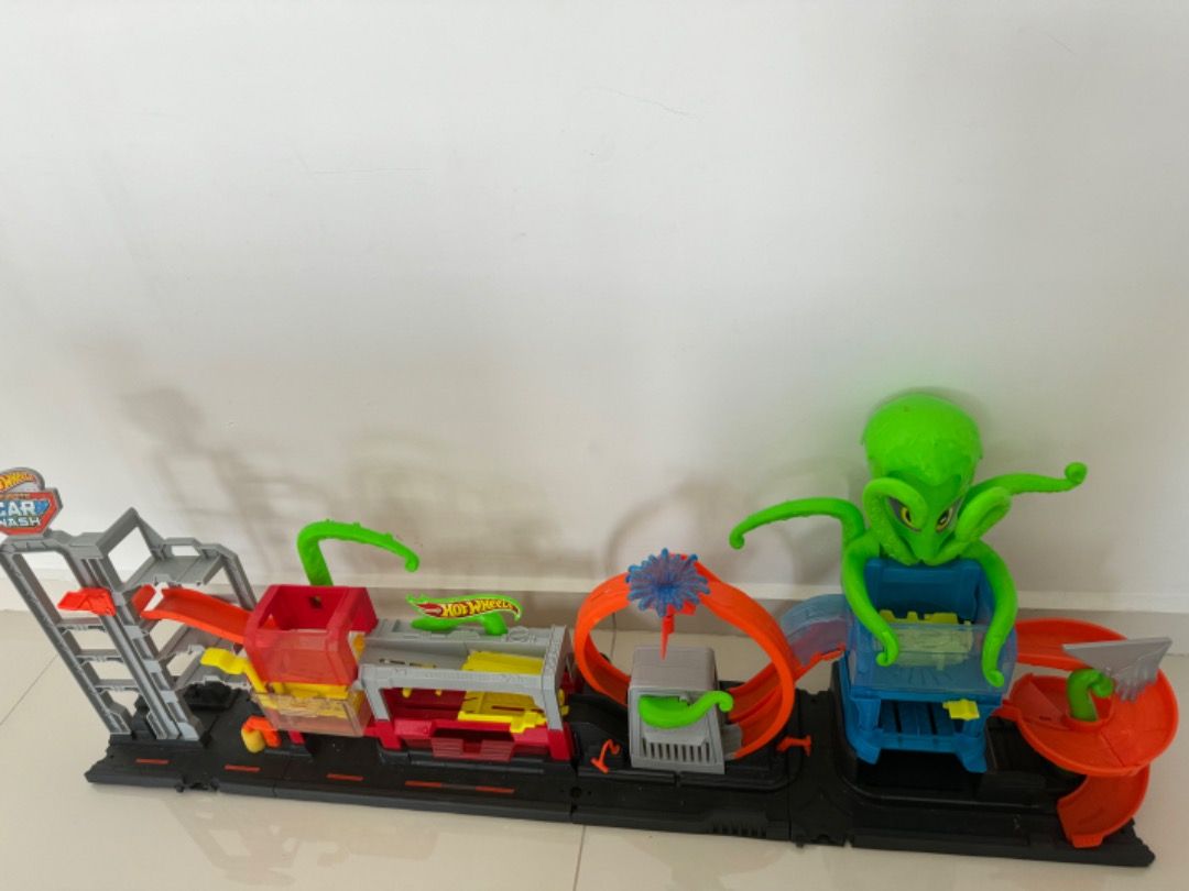 Hot wheels city ultimate octo car wash, Hobbies & Toys, Toys & Games on ...