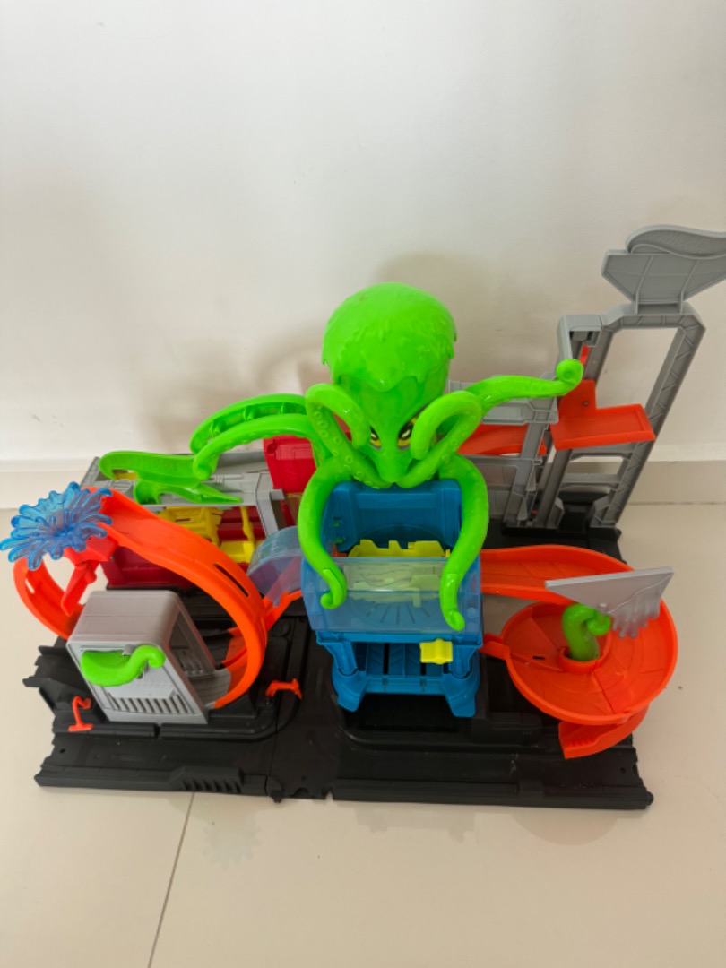 Hot wheels city ultimate octo car wash, Hobbies & Toys, Toys & Games on ...